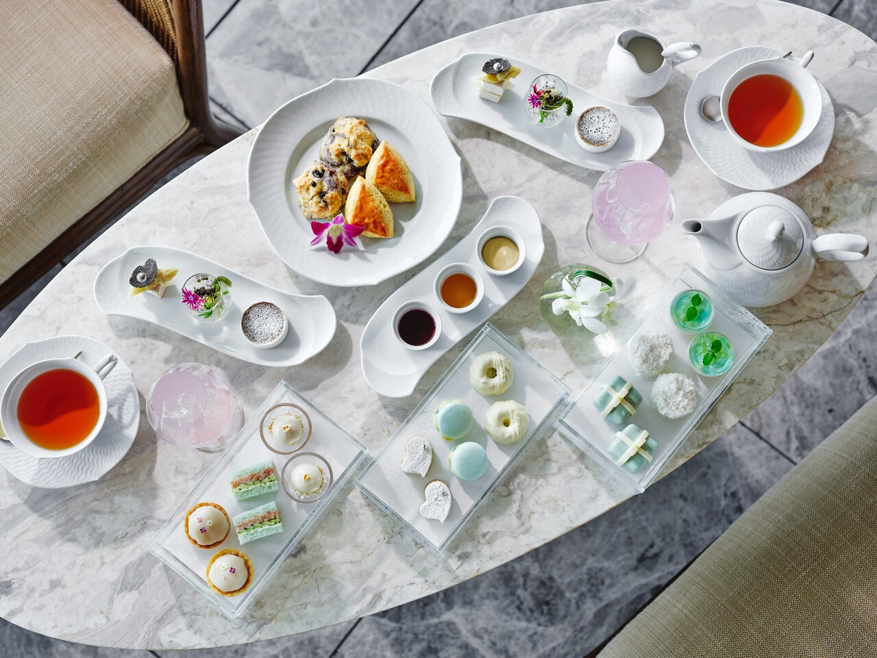 Afternoon tea at "SUNSET BAR SPECTRA" - Halekulani Okinawa - TableCheck