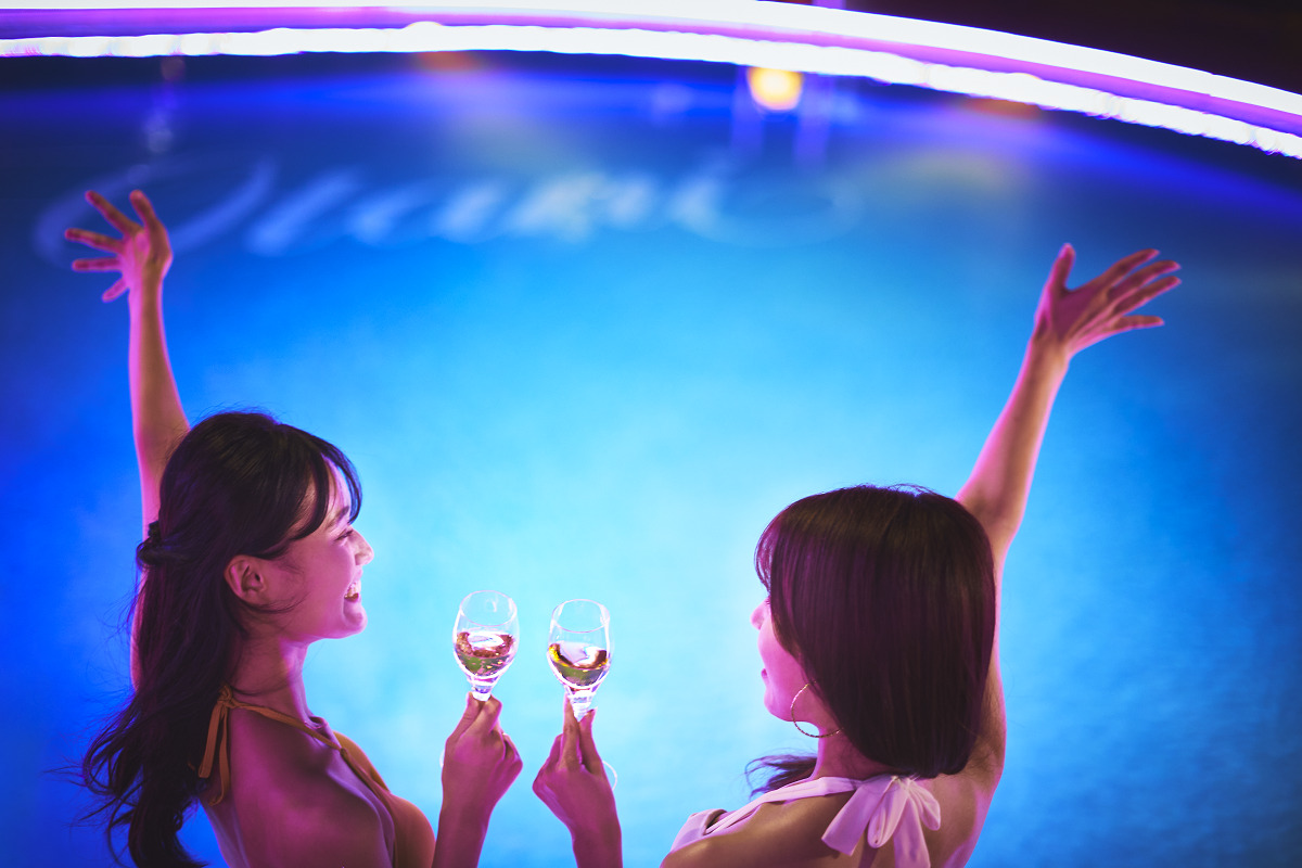 NIGHT POOL - Hotel New Otani Osaka - TableCheck